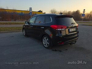 Black Kia Carens 2016 in Tallinn, with an engine capacity of 1.70 L and mileage of 212 thousand km for 9800 €, photo 3 on AUTOMOTO.COM.LV
