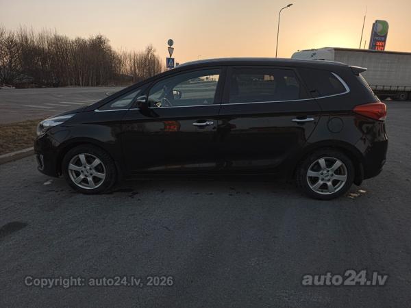 Black Kia Carens 2016 in Tallinn, with an engine capacity of 1.70 L and mileage of 212 thousand km for 9800 €, photo 3 on AUTOMOTO.COM.LV