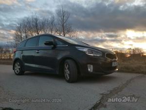 Black Kia Carens 2016 in Tallinn, with an engine capacity of 1.70 L and mileage of 212 thousand km for 9800 €, photo 5 on AUTOMOTO.COM.LV