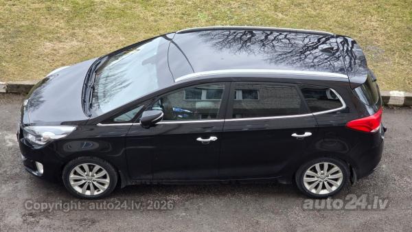 Black Kia Carens 2016 in Tallinn, with an engine capacity of 1.70 L and mileage of 212 thousand km for 9800 €, photo 5 on AUTOMOTO.COM.LV