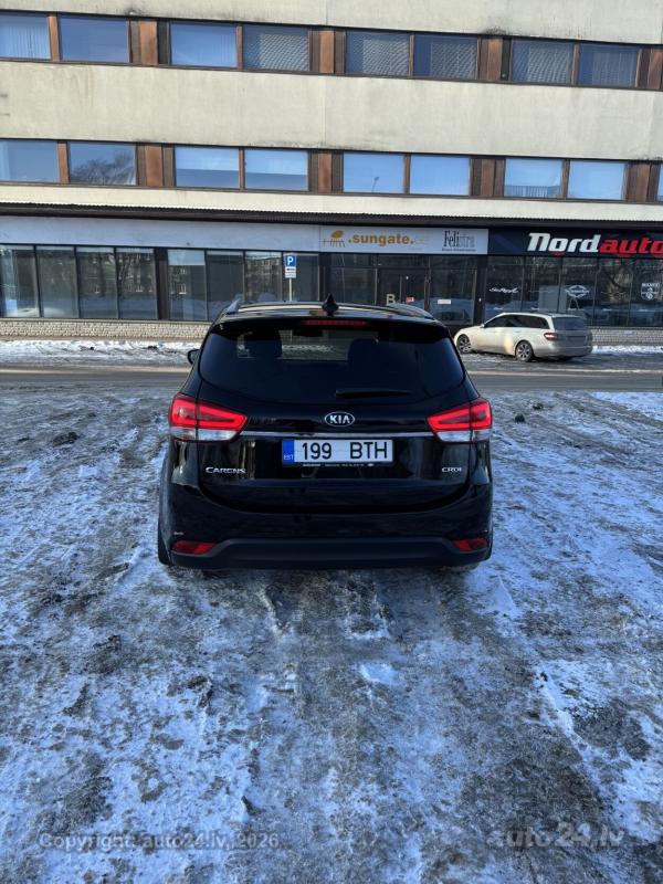 Melns Kia Carens 2017 Tallina, ar dzinēja tilpumu 1.70 L un nobraukumu 153 tūkst. km par 9200 €, foto 4 vietnē AUTOMOTO.COM.LV