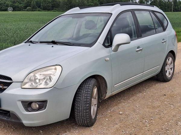Blue Kia Carens 2007 in Pasvalys, with an engine capacity of 1.99 L and mileage of 335 thousand km for 2200 €, photo 5 on AUTOMOTO.COM.LV