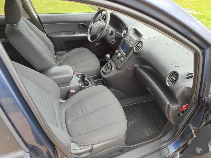Zils Kia Carens 2007 Kretinga, ar dzinēja tilpumu 1.99 L un nobraukumu 277 tūkst. km par 1200 €, foto 14 vietnē AUTOMOTO.COM.LV