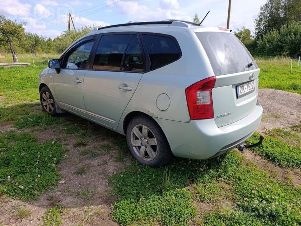 Blue Kia Carens 2007 in Riga, with an engine capacity of 2.00 L and mileage of 285 thousand km for 1150 €, photo 3 on AUTOMOTO.COM.LV