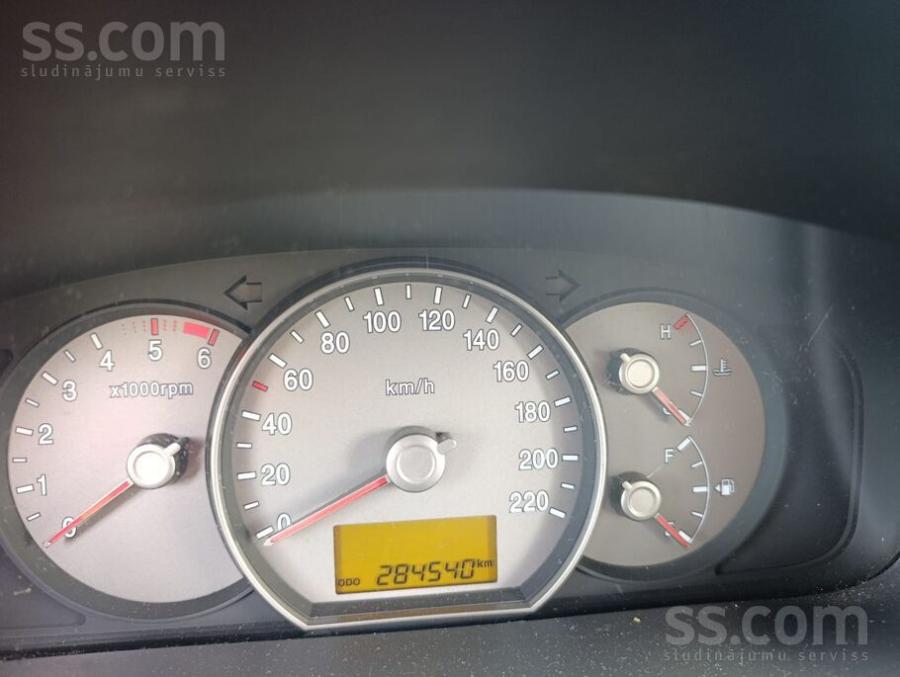 Zils Kia Carens 2007 Rīga, ar dzinēja tilpumu 2.00 L un nobraukumu 285 tūkst. km par 1150 €, foto 7 vietnē AUTOMOTO.COM.LV
