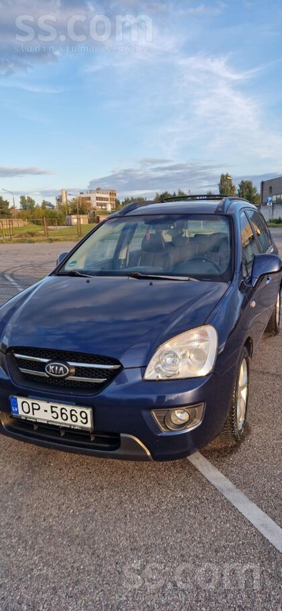 Blue Kia Carens 2008 in Daugavpils, with an engine capacity of 2.00 L and mileage of 193 thousand km for 3500 €, photo 1 on AUTOMOTO.COM.LV