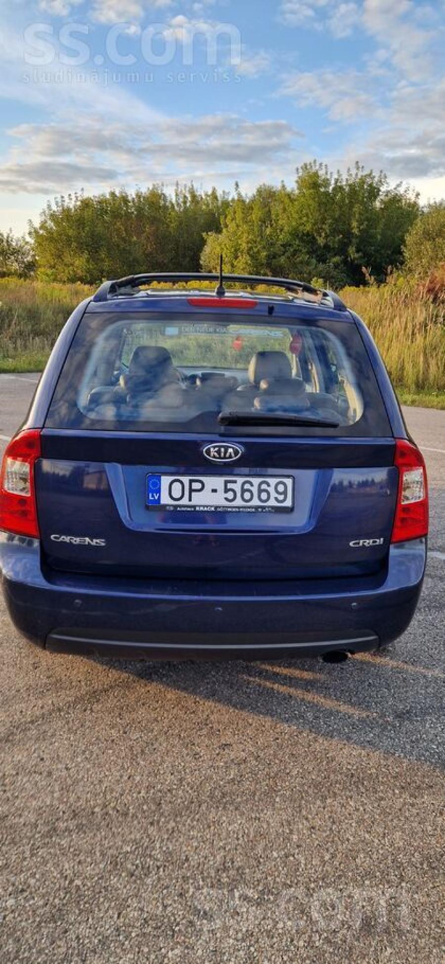 Blue Kia Carens 2008 in Daugavpils, with an engine capacity of 2.00 L and mileage of 193 thousand km for 3500 €, photo 3 on AUTOMOTO.COM.LV