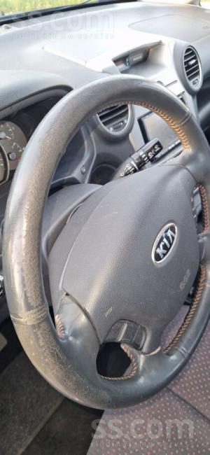 Blue Kia Carens 2008 in Daugavpils, with an engine capacity of 2.00 L and mileage of 193 thousand km for 3500 €, photo 9 on AUTOMOTO.COM.LV