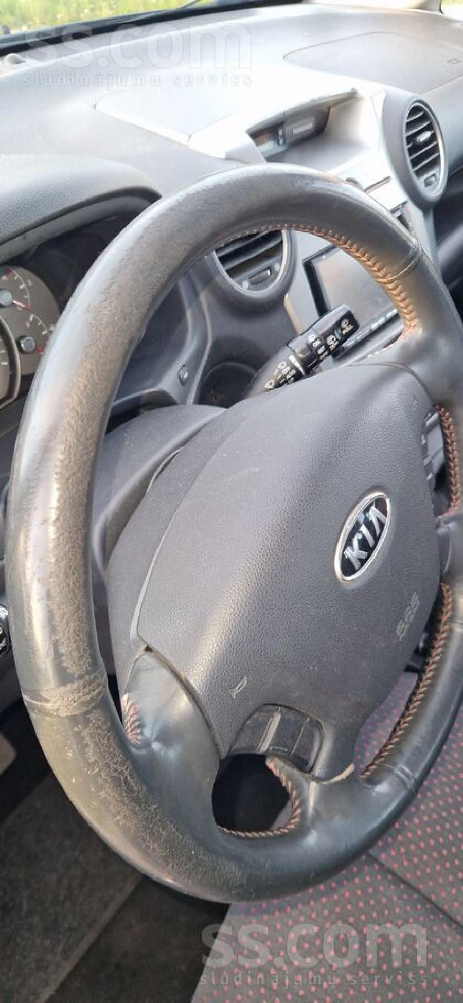 Blue Kia Carens 2008 in Daugavpils, with an engine capacity of 2.00 L and mileage of 193 thousand km for 3500 €, photo 9 on AUTOMOTO.COM.LV
