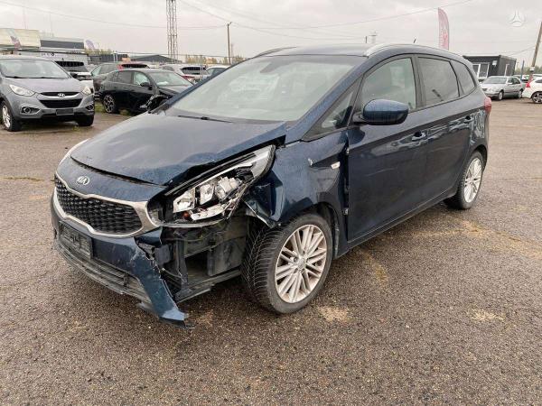 Blue Kia Carens 2017 in Panevezys, with an engine capacity of 1.70 L and mileage of 145 thousand km for 3200 €, photo 1 on AUTOMOTO.COM.LV