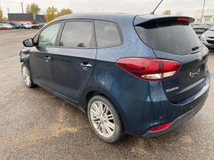 Blue Kia Carens 2017 in Panevezys, with an engine capacity of 1.70 L and mileage of 145 thousand km for 3200 €, photo 6 on AUTOMOTO.COM.LV