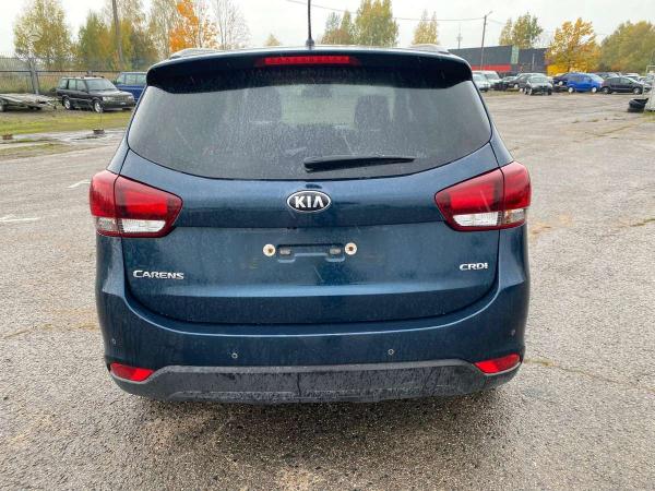 Blue Kia Carens 2017 in Panevezys, with an engine capacity of 1.70 L and mileage of 145 thousand km for 3200 €, photo 7 on AUTOMOTO.COM.LV