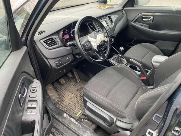 Blue Kia Carens 2017 in Panevezys, with an engine capacity of 1.70 L and mileage of 145 thousand km for 3200 €, photo 8 on AUTOMOTO.COM.LV