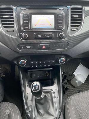 Blue Kia Carens 2017 in Panevezys, with an engine capacity of 1.70 L and mileage of 145 thousand km for 3200 €, photo 9 on AUTOMOTO.COM.LV