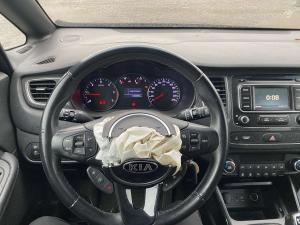 Blue Kia Carens 2017 in Panevezys, with an engine capacity of 1.70 L and mileage of 145 thousand km for 3200 €, photo 11 on AUTOMOTO.COM.LV