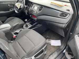 Blue Kia Carens 2017 in Panevezys, with an engine capacity of 1.70 L and mileage of 145 thousand km for 3200 €, photo 12 on AUTOMOTO.COM.LV