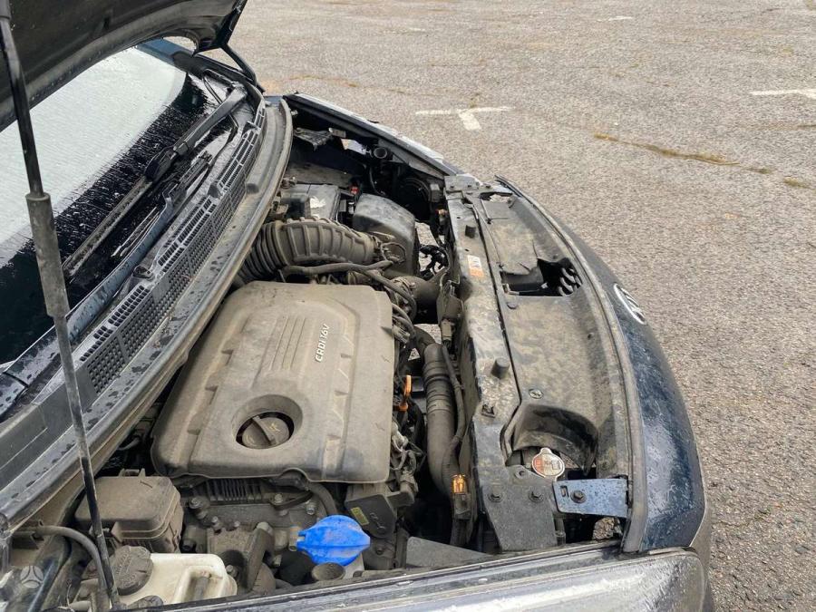 Blue Kia Carens 2017 in Panevezys, with an engine capacity of 1.70 L and mileage of 145 thousand km for 3200 €, photo 16 on AUTOMOTO.COM.LV