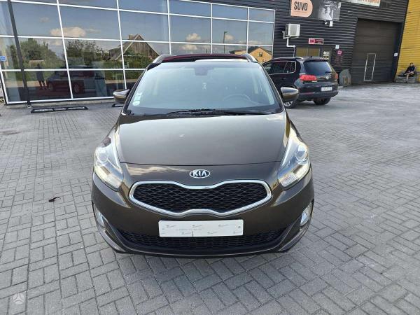 Brown Kia Carens 2014 in Taurage, with an engine capacity of 1.69 L and mileage of 262 thousand km for 4990 €, photo 3 on AUTOMOTO.COM.LV