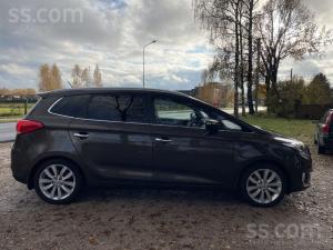 Brown Kia Carens 2015 in Riga, with an engine capacity of 1.70 L and mileage of 177 thousand km for 7990 €, photo 6 on AUTOMOTO.COM.LV