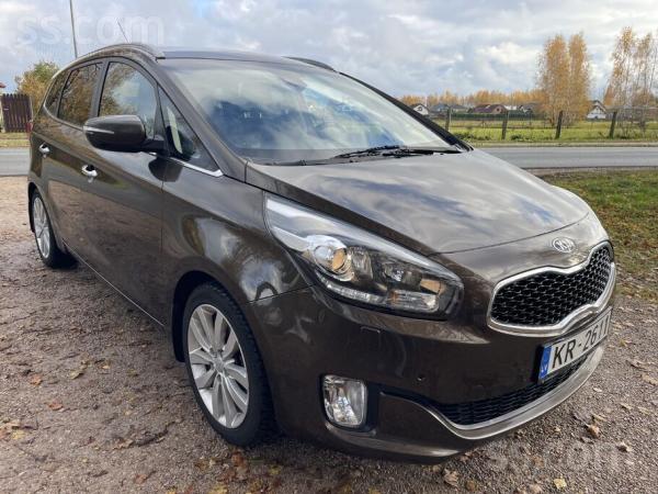Brown Kia Carens 2015 in Riga, with an engine capacity of 1.70 L and mileage of 177 thousand km for 7490 €, photo 7 on AUTOMOTO.COM.LV
