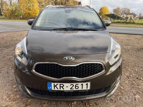 Brown Kia Carens 2015 in Riga, with an engine capacity of 1.70 L and mileage of 177 thousand km for 7490 €, photo 8 on AUTOMOTO.COM.LV