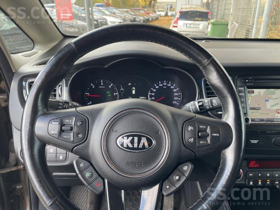 Brown Kia Carens 2015 in Riga, with an engine capacity of 1.70 L and mileage of 177 thousand km for 7490 €, photo 21 on AUTOMOTO.COM.LV