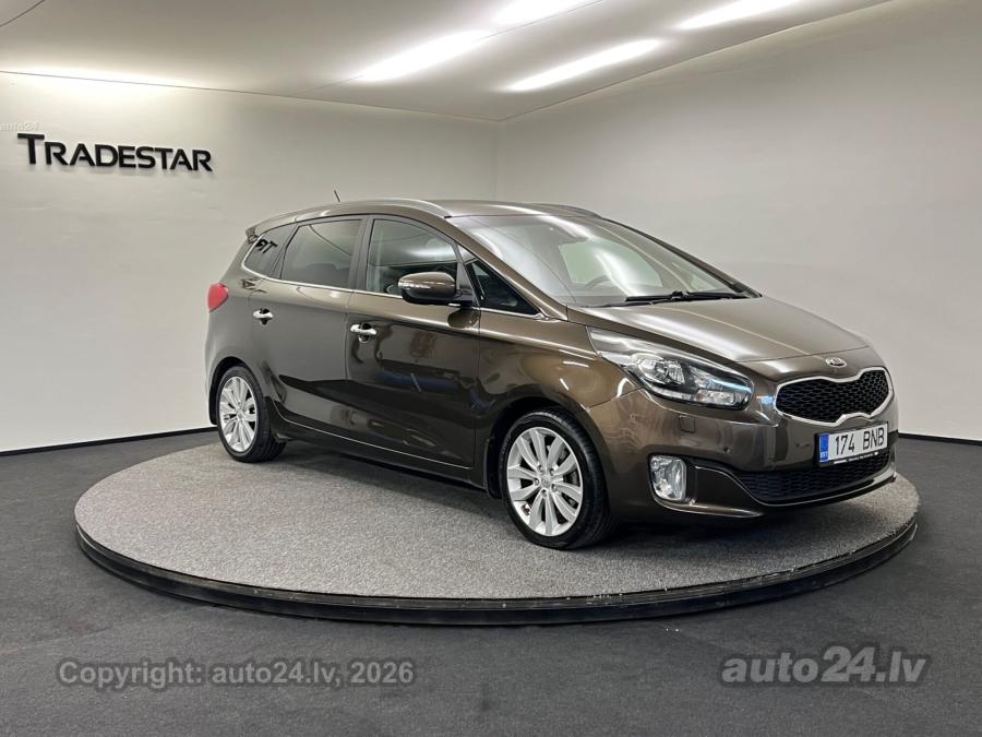 Brown Kia Carens 2015 in Parnu, with an engine capacity of 1.70 L and mileage of 207 thousand km for 7990 €, photo 4 on AUTOMOTO.COM.LV