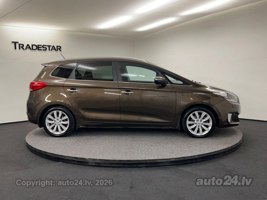 Brown Kia Carens 2015 in Parnu, with an engine capacity of 1.70 L and mileage of 207 thousand km for 7990 €, photo 5 on AUTOMOTO.COM.LV