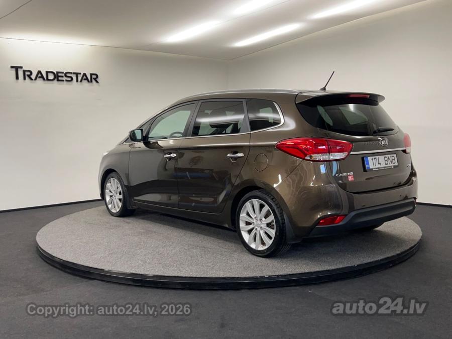 Brown Kia Carens 2015 in Parnu, with an engine capacity of 1.70 L and mileage of 207 thousand km for 7990 €, photo 8 on AUTOMOTO.COM.LV
