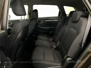 Brown Kia Carens 2015 in Parnu, with an engine capacity of 1.70 L and mileage of 207 thousand km for 7990 €, photo 11 on AUTOMOTO.COM.LV