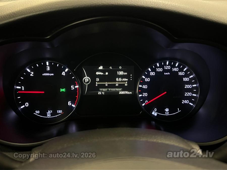 Brown Kia Carens 2015 in Parnu, with an engine capacity of 1.70 L and mileage of 207 thousand km for 7990 €, photo 15 on AUTOMOTO.COM.LV