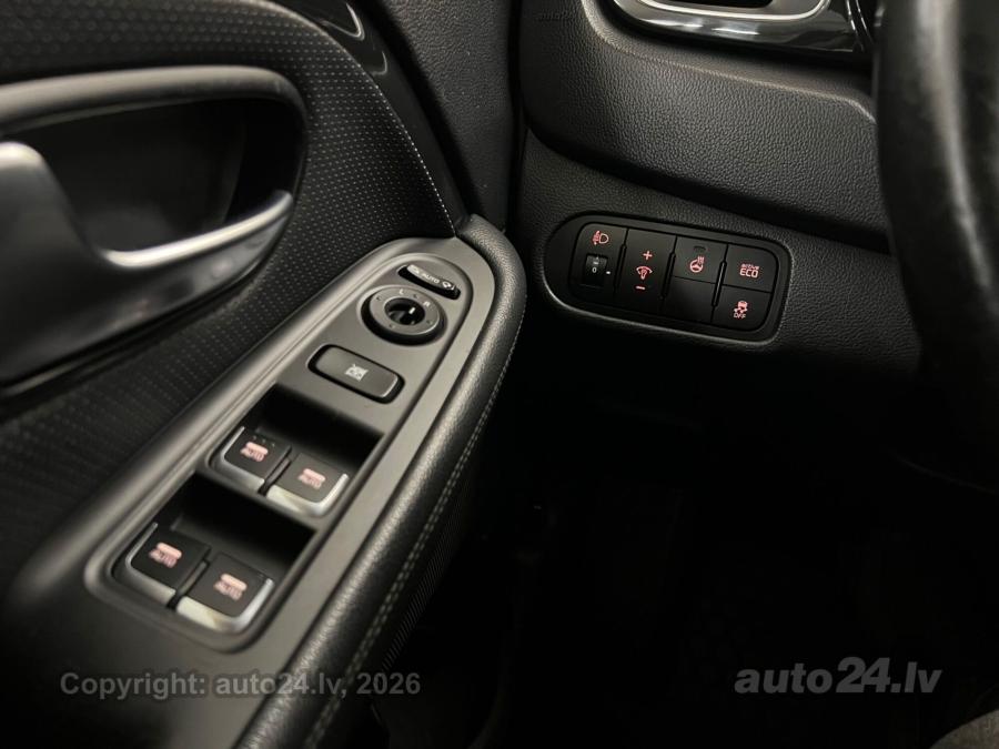 Brown Kia Carens 2015 in Parnu, with an engine capacity of 1.70 L and mileage of 207 thousand km for 7990 €, photo 19 on AUTOMOTO.COM.LV