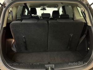 Brown Kia Carens 2015 in Parnu, with an engine capacity of 1.70 L and mileage of 207 thousand km for 7990 €, photo 20 on AUTOMOTO.COM.LV