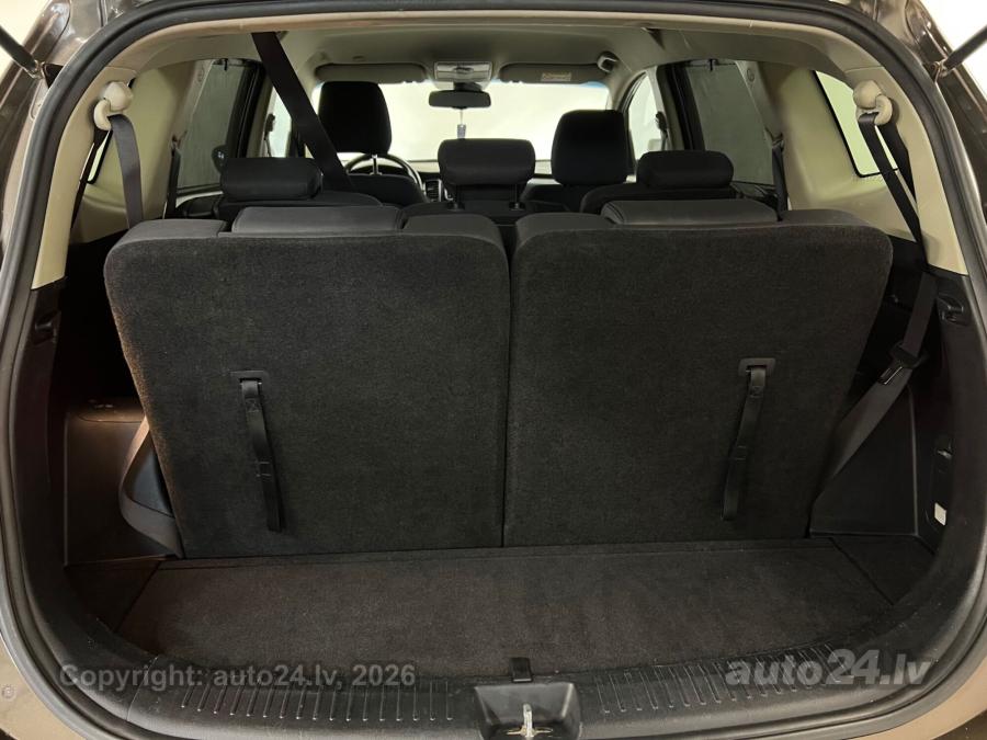 Brown Kia Carens 2015 in Parnu, with an engine capacity of 1.70 L and mileage of 207 thousand km for 7990 €, photo 20 on AUTOMOTO.COM.LV