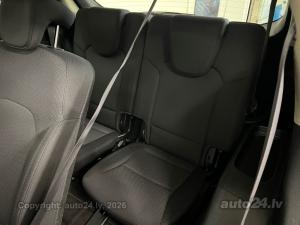 Brown Kia Carens 2015 in Parnu, with an engine capacity of 1.70 L and mileage of 207 thousand km for 7990 €, photo 21 on AUTOMOTO.COM.LV