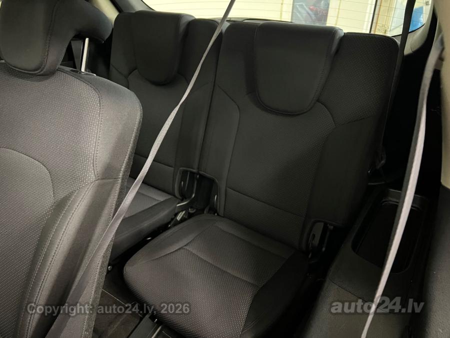 Brown Kia Carens 2015 in Parnu, with an engine capacity of 1.70 L and mileage of 207 thousand km for 7990 €, photo 21 on AUTOMOTO.COM.LV