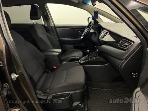 Brown Kia Carens 2015 in Parnu, with an engine capacity of 1.70 L and mileage of 207 thousand km for 7990 €, photo 23 on AUTOMOTO.COM.LV