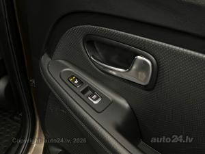 Brown Kia Carens 2015 in Parnu, with an engine capacity of 1.70 L and mileage of 207 thousand km for 7990 €, photo 24 on AUTOMOTO.COM.LV