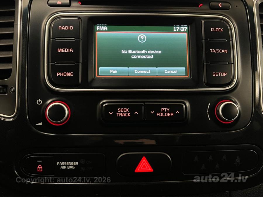 Brown Kia Carens 2015 in Parnu, with an engine capacity of 1.70 L and mileage of 207 thousand km for 7990 €, photo 26 on AUTOMOTO.COM.LV
