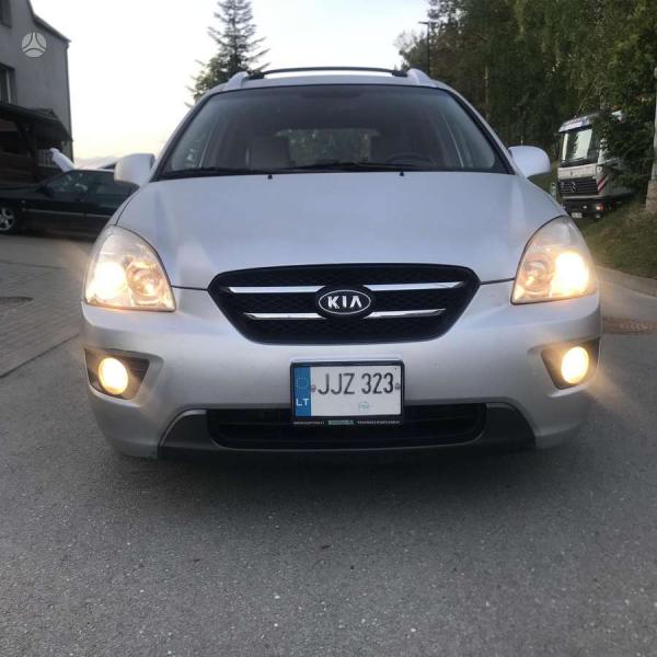 Grey Kia Carens 2007 in Alytus, with an engine capacity of 1.99 L and mileage of 405 thousand km for 1050 €, photo 4 on AUTOMOTO.COM.LV