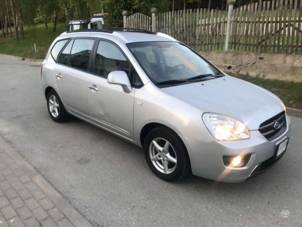 Grey Kia Carens 2007 in Alytus, with an engine capacity of 1.99 L and mileage of 405 thousand km for 1050 €, photo 5 on AUTOMOTO.COM.LV