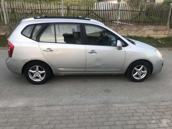 Grey Kia Carens 2007 in Alytus, with an engine capacity of 1.99 L and mileage of 405 thousand km for 1050 €, photo 6 on AUTOMOTO.COM.LV