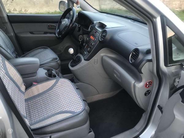 Grey Kia Carens 2007 in Alytus, with an engine capacity of 1.99 L and mileage of 405 thousand km for 1050 €, photo 10 on AUTOMOTO.COM.LV