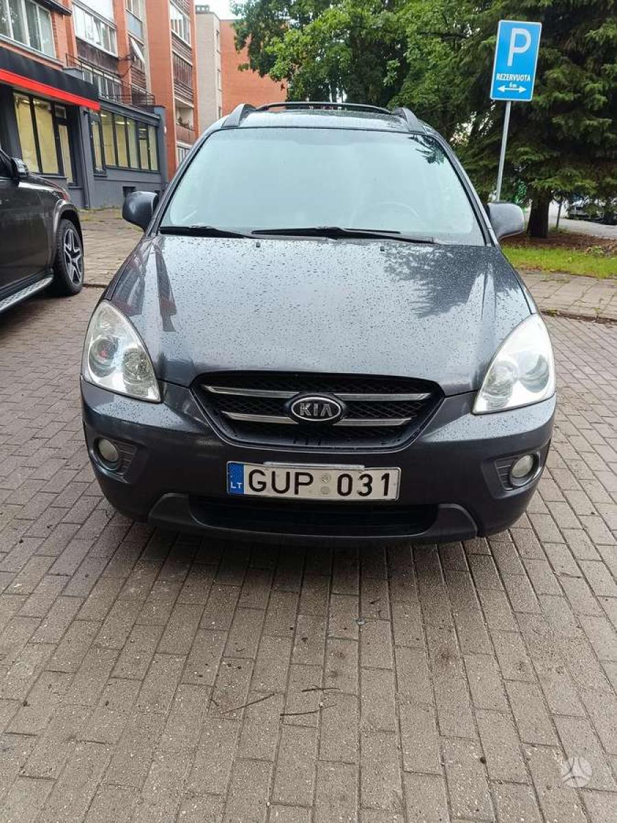 Grey Kia Carens 2008 in Siauliai, with an engine capacity of 1.99 L and mileage of 251 thousand km for 1800 €, photo 1 on AUTOMOTO.COM.LV