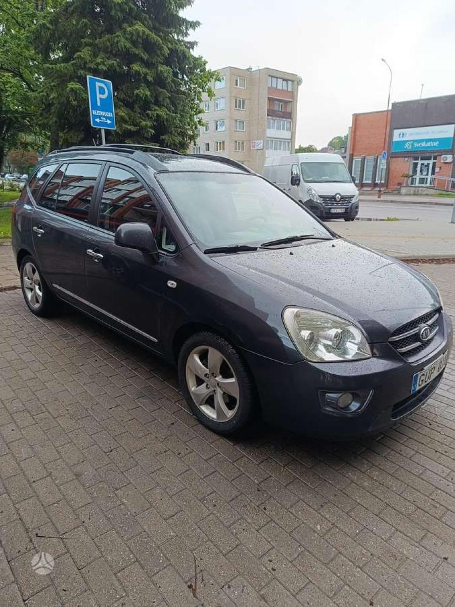 Grey Kia Carens 2008 in Siauliai, with an engine capacity of 1.99 L and mileage of 251 thousand km for 1800 €, photo 3 on AUTOMOTO.COM.LV