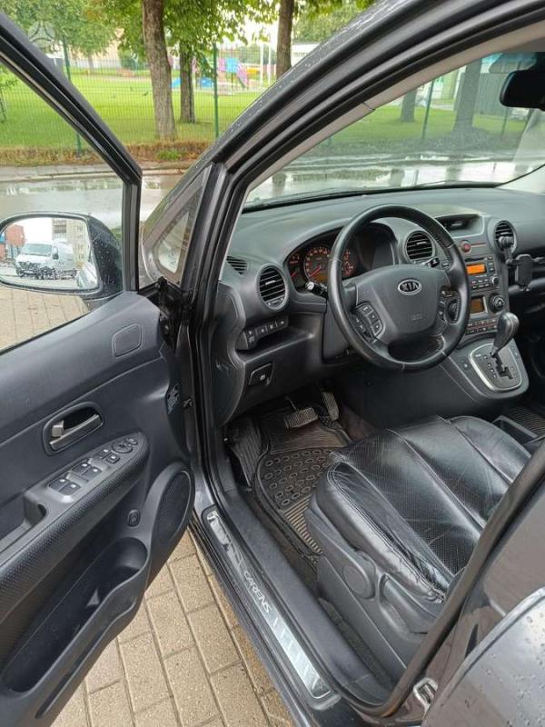Grey Kia Carens 2008 in Siauliai, with an engine capacity of 1.99 L and mileage of 251 thousand km for 1800 €, photo 6 on AUTOMOTO.COM.LV