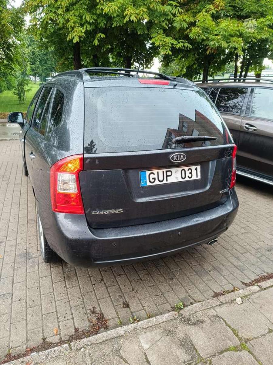 Grey Kia Carens 2008 in Siauliai, with an engine capacity of 1.99 L and mileage of 251 thousand km for 1800 €, photo 9 on AUTOMOTO.COM.LV