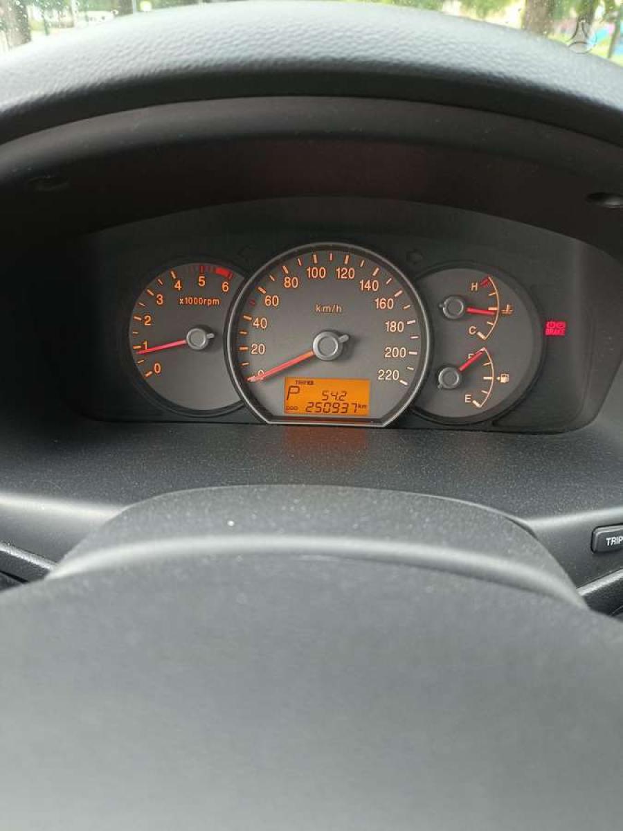 Grey Kia Carens 2008 in Siauliai, with an engine capacity of 1.99 L and mileage of 251 thousand km for 1800 €, photo 12 on AUTOMOTO.COM.LV