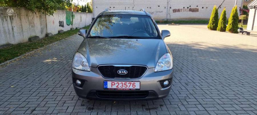 Grey Kia Carens 2011 in Kedainiai, with an engine capacity of 1.58 L and mileage of 231 thousand km for 2700 €, photo 3 on AUTOMOTO.COM.LV