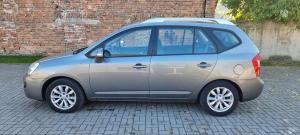 Grey Kia Carens 2011 in Kedainiai, with an engine capacity of 1.58 L and mileage of 231 thousand km for 2700 €, photo 4 on AUTOMOTO.COM.LV